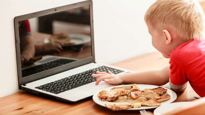 Infobesity: difendere bambini e ragazzi dalle bufale online